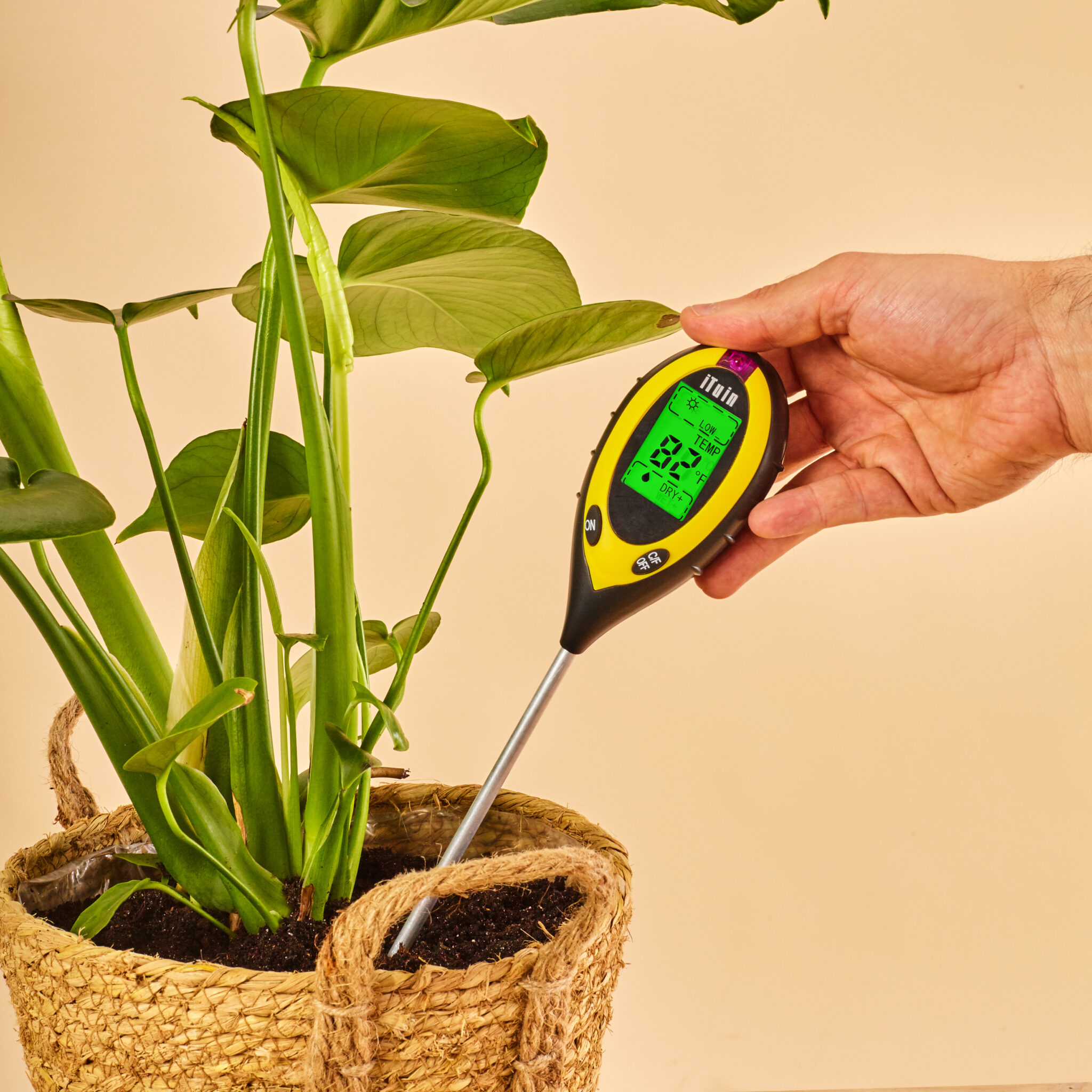 4-in-1 plant tester: measures pH, humidity, temp. and light intensity